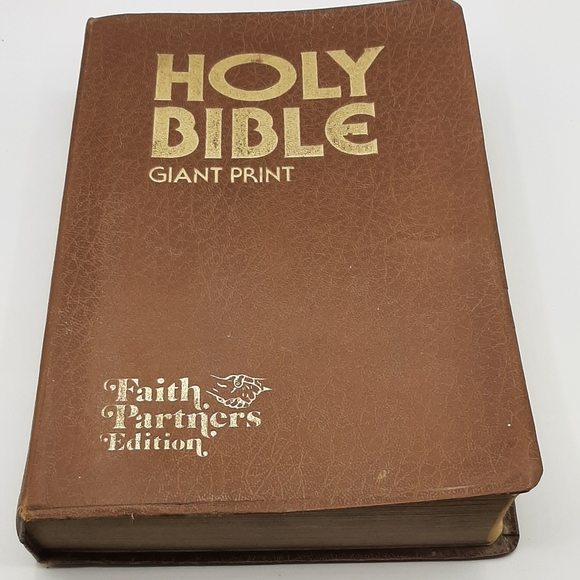 Holy Bible | Accents | Holy Bible Giant Print Faith Partners Edition 976 Kjv Red Letter Jerry ...